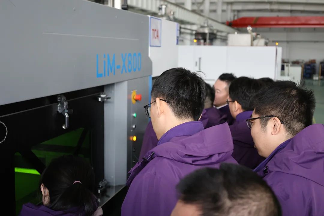 The delegation first visited the LiM Laser Exhibition Hall to learn more about our company's ...